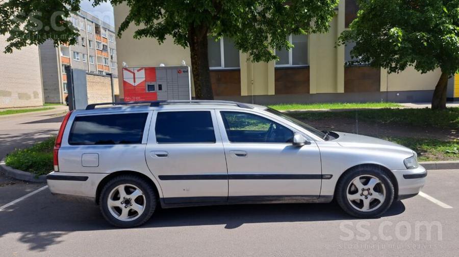Volvo V70 2002 Daugavpils, ar dzinēja tilpumu 2.40 L un nobraukumu 329 tūkst. km par 1450 €, foto 5 vietnē AUTOMOTO.COM.LV