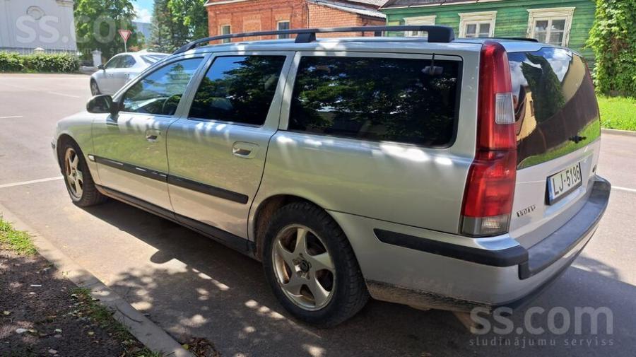 Volvo V70 2002 Daugavpils, ar dzinēja tilpumu 2.40 L un nobraukumu 329 tūkst. km par 1450 €, foto 6 vietnē AUTOMOTO.COM.LV