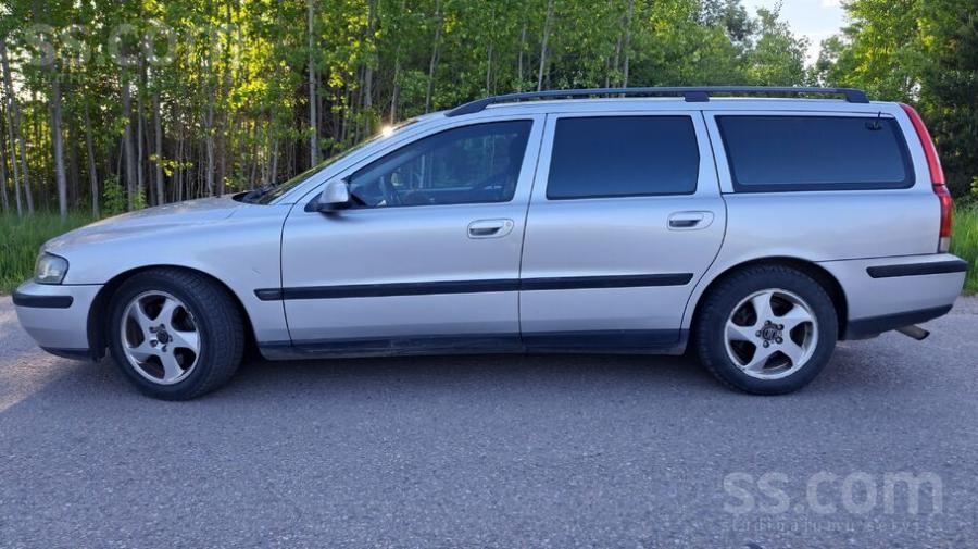 Volvo V70 2002 Daugavpils, ar dzinēja tilpumu 2.40 L un nobraukumu 329 tūkst. km par 1450 €, foto 7 vietnē AUTOMOTO.COM.LV