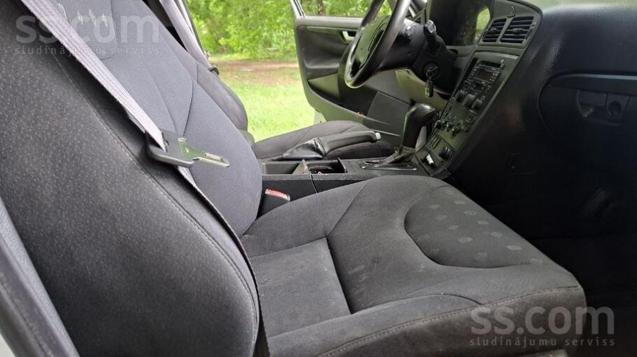 Volvo V70 2002 Daugavpils, ar dzinēja tilpumu 2.40 L un nobraukumu 329 tūkst. km par 1450 €, foto 13 vietnē AUTOMOTO.COM.LV