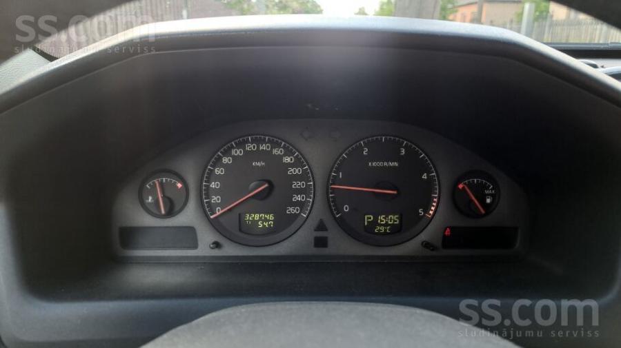 Volvo V70 2002 Daugavpils, ar dzinēja tilpumu 2.40 L un nobraukumu 329 tūkst. km par 1450 €, foto 14 vietnē AUTOMOTO.COM.LV