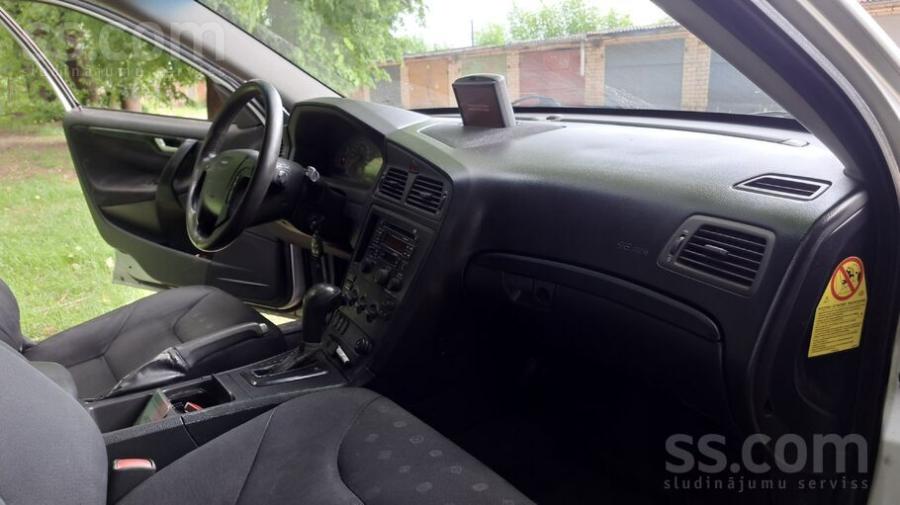 Volvo V70 2002 Daugavpils, ar dzinēja tilpumu 2.40 L un nobraukumu 329 tūkst. km par 1450 €, foto 16 vietnē AUTOMOTO.COM.LV