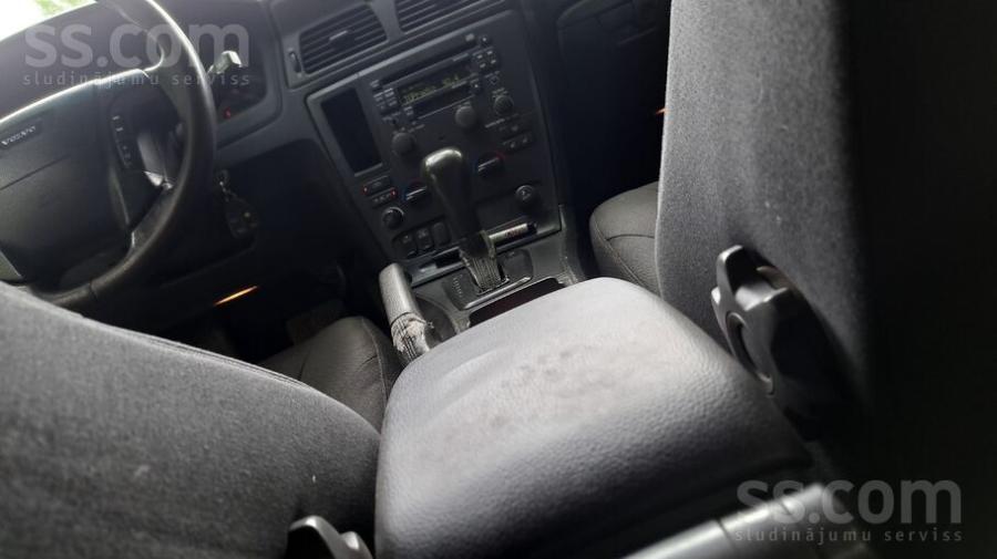 Volvo V70 2002 Daugavpils, ar dzinēja tilpumu 2.40 L un nobraukumu 329 tūkst. km par 1450 €, foto 22 vietnē AUTOMOTO.COM.LV