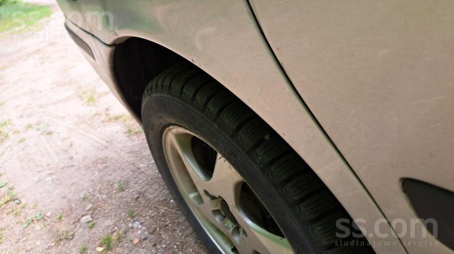 Volvo V70 2002 Daugavpils, ar dzinēja tilpumu 2.40 L un nobraukumu 329 tūkst. km par 1450 €, foto 28 vietnē AUTOMOTO.COM.LV
