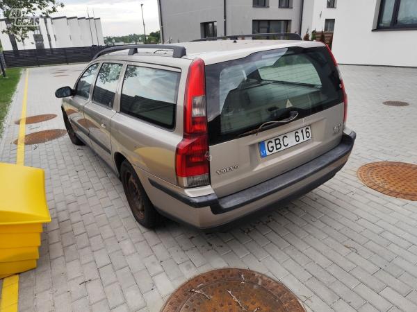 Volvo V70 2002 Viļņa, ar dzinēja tilpumu 2.40 L un nobraukumu 300 tūkst. km par 500 €, foto 2 vietnē AUTOMOTO.COM.LV