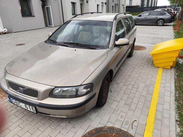 Volvo V70 2002 Viļņa, ar dzinēja tilpumu 2.40 L un nobraukumu 300 tūkst. km par 500 €, foto 4 vietnē AUTOMOTO.COM.LV