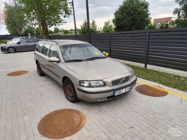 Volvo V70 2002 Viļņa, ar dzinēja tilpumu 2.40 L un nobraukumu 300 tūkst. km par 500 €, foto 5 vietnē AUTOMOTO.COM.LV