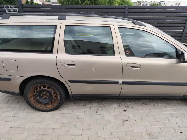 Volvo V70 2002 Viļņa, ar dzinēja tilpumu 2.40 L un nobraukumu 300 tūkst. km par 500 €, foto 6 vietnē AUTOMOTO.COM.LV