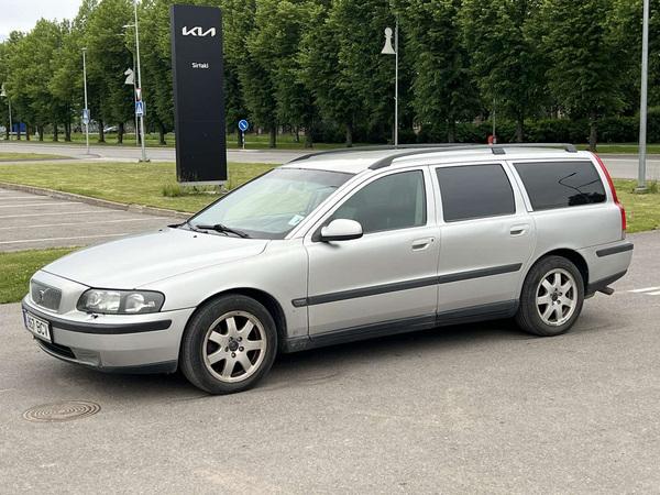 Volvo V70 2002 in Narva, with an engine capacity of 2.40 L and mileage of 310 thousand km for 999 €, photo 1 on AUTOMOTO.COM.LV