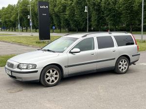 Volvo V70 2002 Narva, ar dzinēja tilpumu 2.40 L un nobraukumu 310 tūkst. km par 999 €, foto  vietnē AUTOMOTO.COM.LV