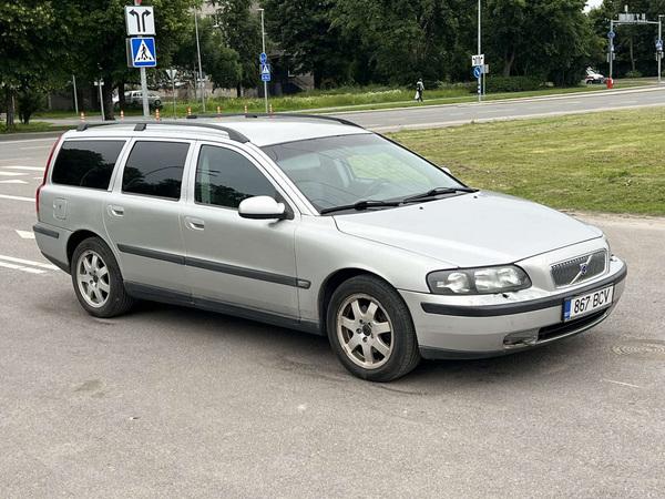 Volvo V70 2002 in Narva, with an engine capacity of 2.40 L and mileage of 310 thousand km for 999 €, photo 2 on AUTOMOTO.COM.LV