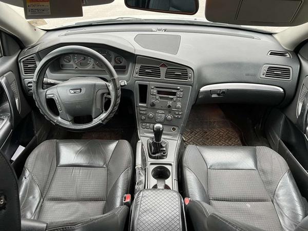 Volvo V70 2002 in Narva, with an engine capacity of 2.40 L and mileage of 310 thousand km for 999 €, photo 10 on AUTOMOTO.COM.LV