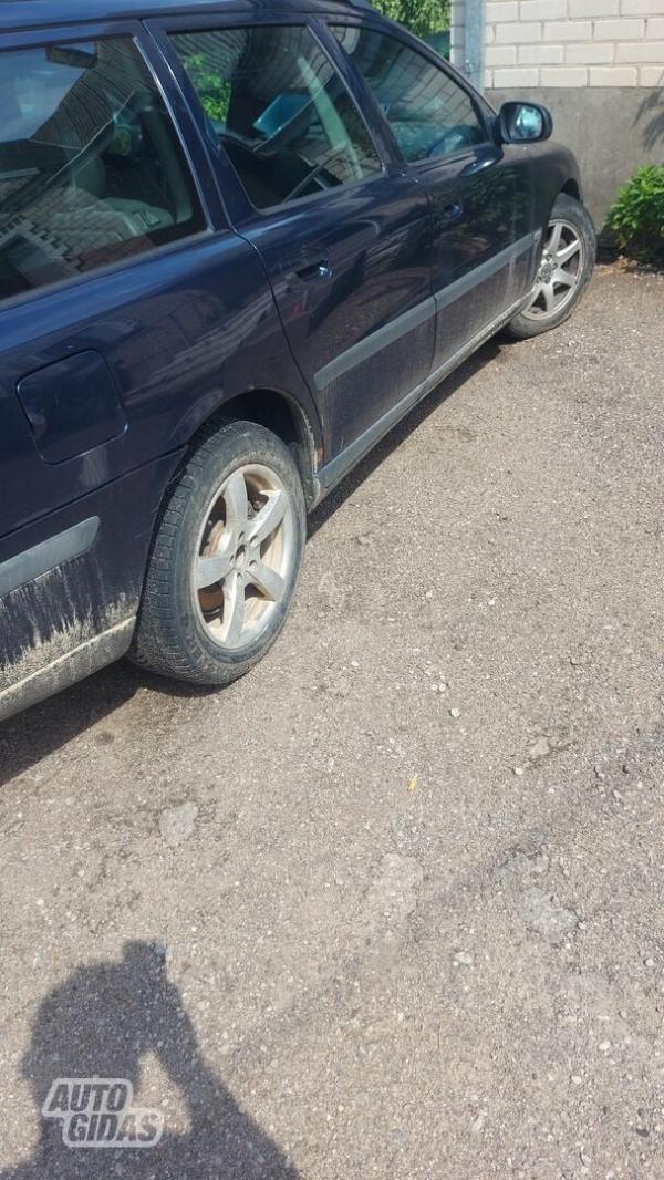 Volvo V70 2002 in Kaisiadorys, with an engine capacity of 2.40 L and mileage of 450 thousand km for 800 €, photo 1 on AUTOMOTO.COM.LV