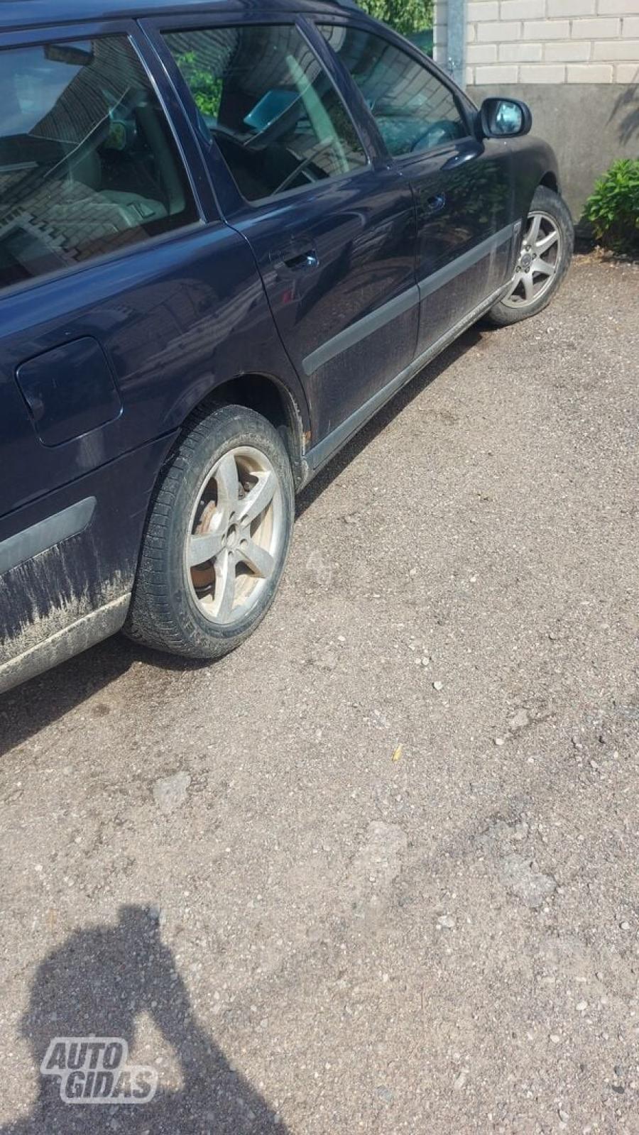 Volvo V70 2002 in Kaisiadorys, with an engine capacity of 2.40 L and mileage of 450 thousand km for 800 €, photo 1 on AUTOMOTO.COM.LV