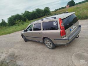 Volvo V70 2002 in Pakruojis, with an engine capacity of 2.40 L and mileage of 425 thousand km for 850 €, photo 3 on AUTOMOTO.COM.LV