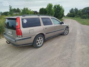 Volvo V70 2002 in Pakruojis, with an engine capacity of 2.40 L and mileage of 425 thousand km for 850 €, photo 4 on AUTOMOTO.COM.LV