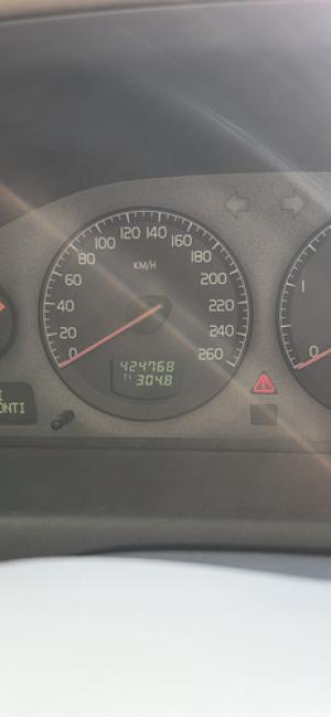 Volvo V70 2002 in Tallinn, with an engine capacity of 0.00 L and mileage of 425 thousand km for 1000 €, photo 8 on AUTOMOTO.COM.LV