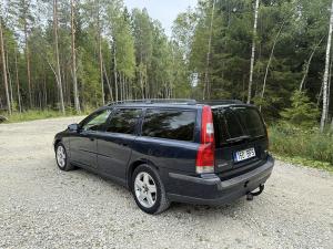 Volvo V70 2002 Tallina, ar dzinēja tilpumu 2.40 L un nobraukumu 400 tūkst. km par 1500 €, foto 5 vietnē AUTOMOTO.COM.LV