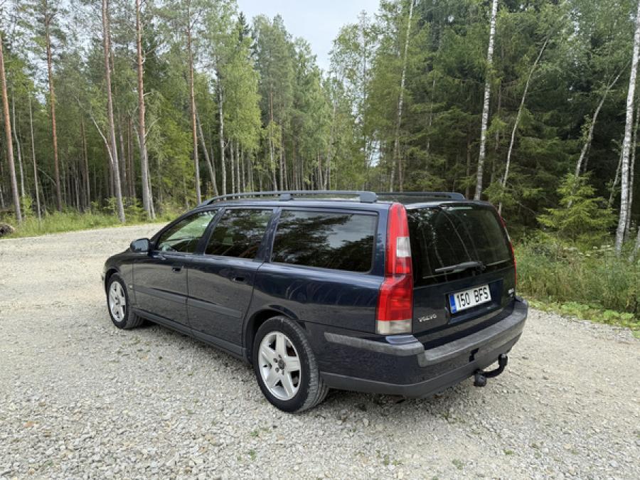 Volvo V70 2002 Tallina, ar dzinēja tilpumu 2.40 L un nobraukumu 400 tūkst. km par 1500 €, foto 5 vietnē AUTOMOTO.COM.LV