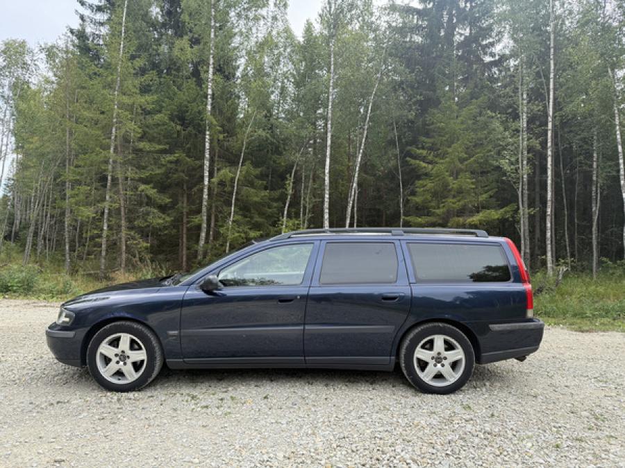 Volvo V70 2002 Tallina, ar dzinēja tilpumu 2.40 L un nobraukumu 400 tūkst. km par 1500 €, foto 6 vietnē AUTOMOTO.COM.LV