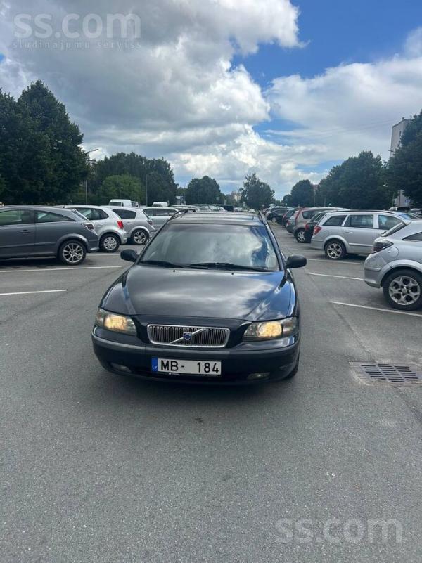 Volvo V70 2002 in Riga, with an engine capacity of 2.40 L and mileage of 485 thousand km for 1200 €, photo 1 on AUTOMOTO.COM.LV