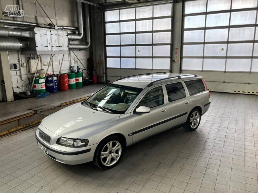 Volvo V70 2002 Klaipėda, ar dzinēja tilpumu 2.40 L un nobraukumu 380 tūkst. km par 1700 €, foto 1 vietnē AUTOMOTO.COM.LV
