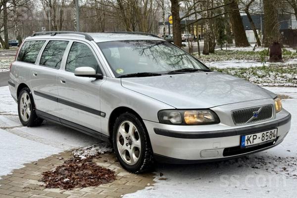 Volvo V70 2003 in Riga, with an engine capacity of 2.40 L and mileage of 405 thousand km for 1490 €, photo 2 on AUTOMOTO.COM.LV