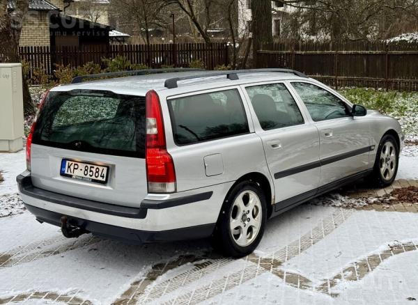 Volvo V70 2003 in Riga, with an engine capacity of 2.40 L and mileage of 405 thousand km for 1490 €, photo 4 on AUTOMOTO.COM.LV