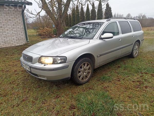 Volvo V70 2003 Daugavpils, ar dzinēja tilpumu 2.40 L un nobraukumu 391 tūkst. km par 950 €, foto 2 vietnē AUTOMOTO.COM.LV