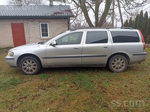 Volvo V70 2003 Daugavpils, ar dzinēja tilpumu 2.40 L un nobraukumu 391 tūkst. km par 950 €, foto 3 vietnē AUTOMOTO.COM.LV