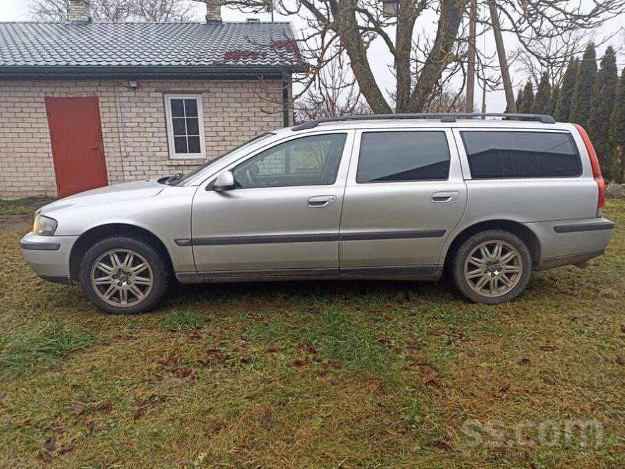 Volvo V70 2003 in Daugavpils, with an engine capacity of 2.40 L and mileage of 391 thousand km for 950 €, photo 3 on AUTOMOTO.COM.LV