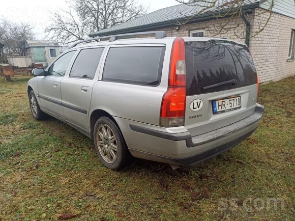 Volvo V70 2003 Daugavpils, ar dzinēja tilpumu 2.40 L un nobraukumu 391 tūkst. km par 950 €, foto 4 vietnē AUTOMOTO.COM.LV