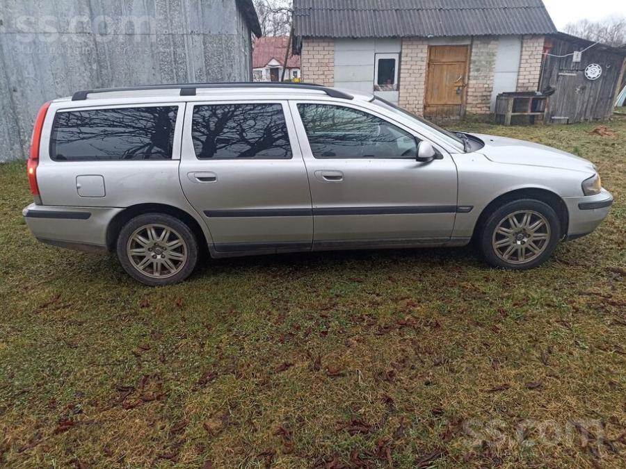 Volvo V70 2003 in Daugavpils, with an engine capacity of 2.40 L and mileage of 391 thousand km for 950 €, photo 7 on AUTOMOTO.COM.LV
