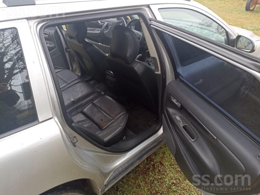 Volvo V70 2003 in Daugavpils, with an engine capacity of 2.40 L and mileage of 391 thousand km for 950 €, photo 13 on AUTOMOTO.COM.LV
