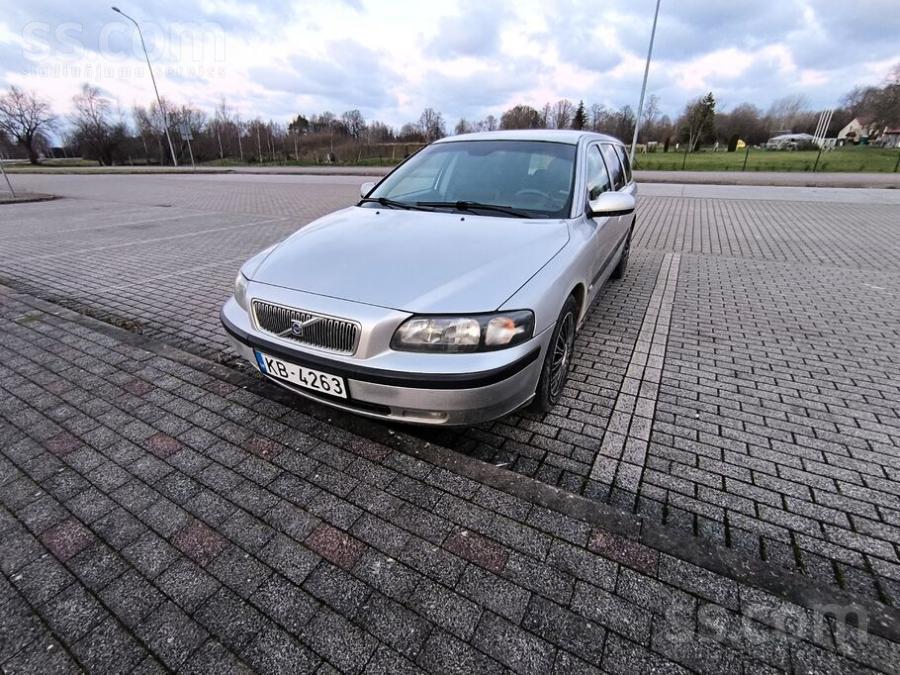 Volvo V70 2003 Ventspils, ar dzinēja tilpumu 2.40 L un nobraukumu 322 tūkst. km par 2000 €, foto 1 vietnē AUTOMOTO.COM.LV