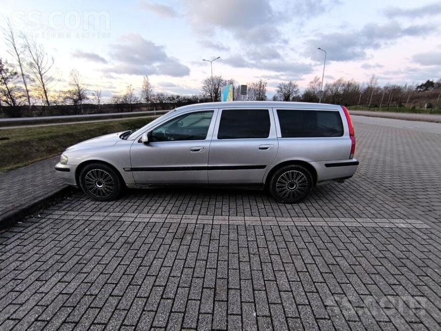 Volvo V70 2003 Ventspils, ar dzinēja tilpumu 2.40 L un nobraukumu 322 tūkst. km par 2000 €, foto 2 vietnē AUTOMOTO.COM.LV
