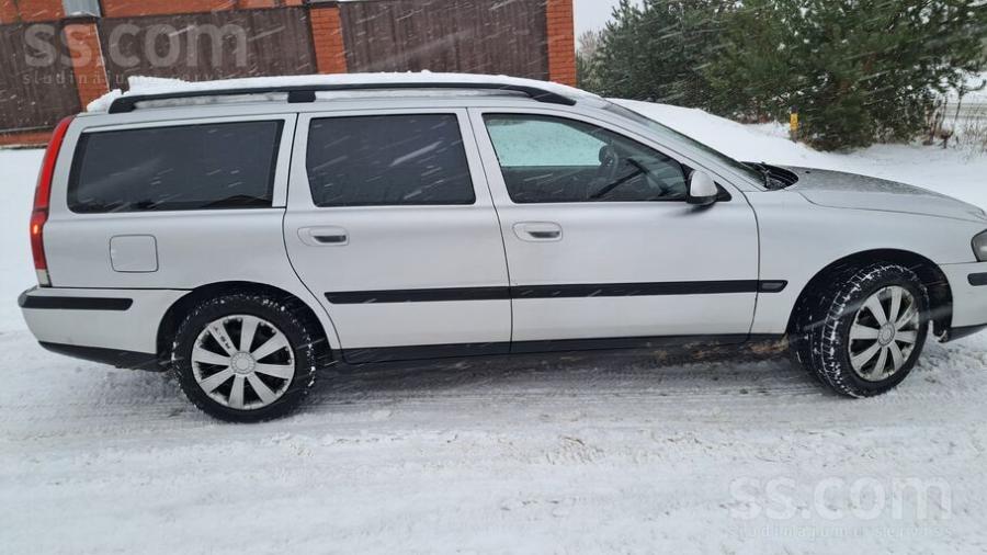 Volvo V70 2003 in Daugavpils, with an engine capacity of 2.40 L and mileage of 388 thousand km for 1450 €, photo 5 on AUTOMOTO.COM.LV