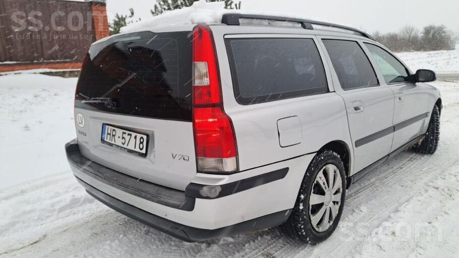 Volvo V70 2003 in Daugavpils, with an engine capacity of 2.40 L and mileage of 388 thousand km for 1450 €, photo 8 on AUTOMOTO.COM.LV