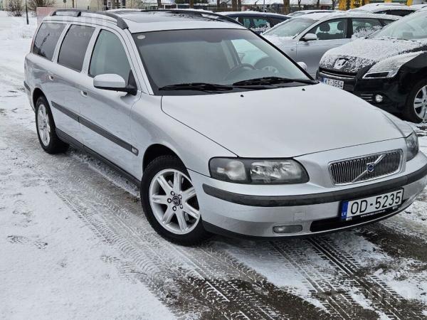Volvo V70 2003 in Talsi, with an engine capacity of 2.40 L and mileage of 353 thousand km for 2999 €, photo 1 on AUTOMOTO.COM.LV