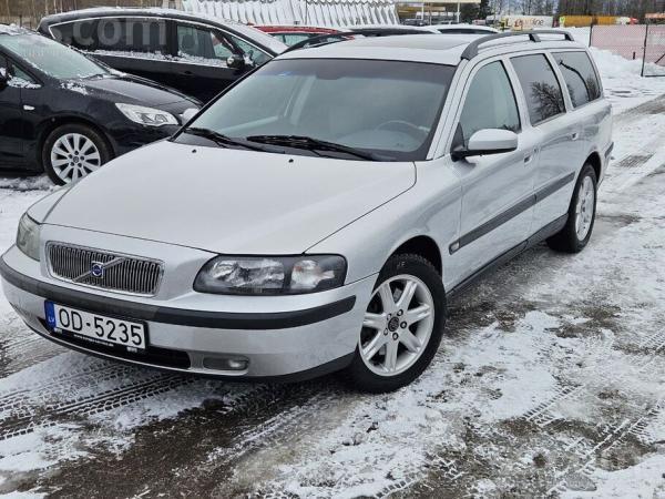 Volvo V70 2003 in Talsi, with an engine capacity of 2.40 L and mileage of 353 thousand km for 2999 €, photo 2 on AUTOMOTO.COM.LV