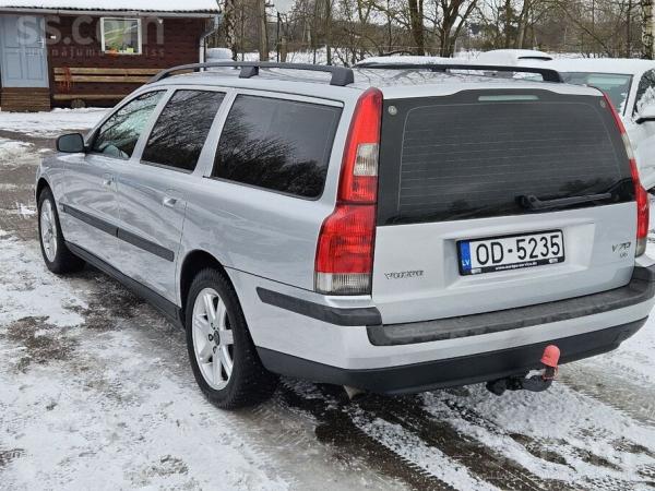 Volvo V70 2003 in Talsi, with an engine capacity of 2.40 L and mileage of 353 thousand km for 2999 €, photo 3 on AUTOMOTO.COM.LV