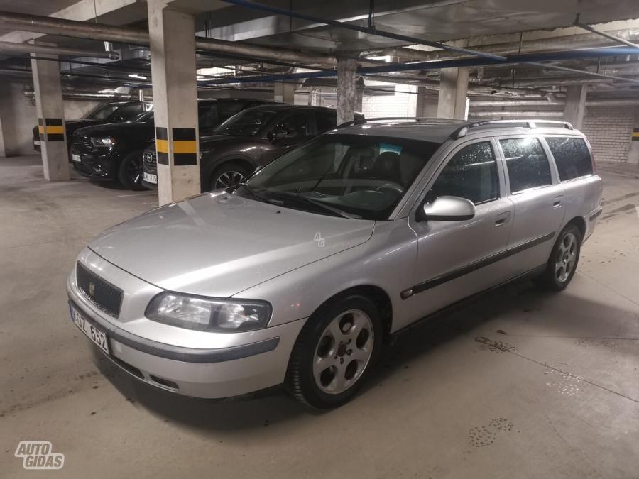 Volvo V70 2003 in Klaipeda, with an engine capacity of 2.40 L and mileage of 320 thousand km for 750 €, photo 1 on AUTOMOTO.COM.LV