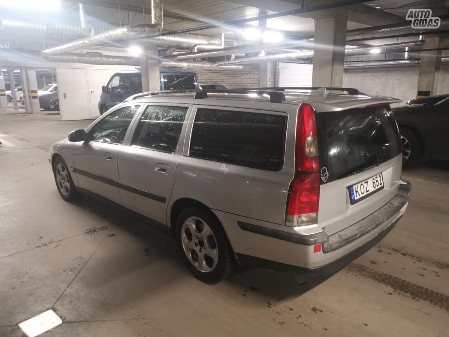 Volvo V70 2003 in Klaipeda, with an engine capacity of 2.40 L and mileage of 320 thousand km for 750 €, photo 2 on AUTOMOTO.COM.LV