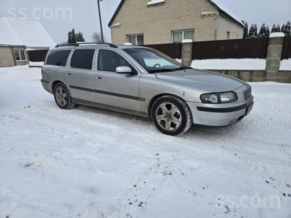 Volvo V70 2003 in Daugavpils, with an engine capacity of 2.40 L and mileage of 518 thousand km for 1300 €, photo 2 on AUTOMOTO.COM.LV