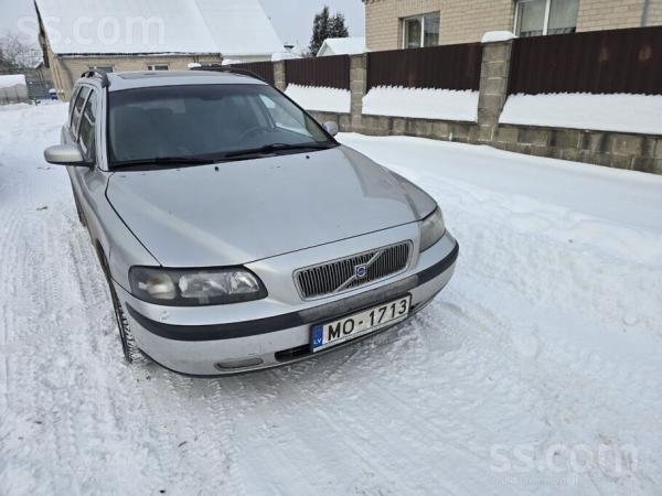 Volvo V70 2003 in Daugavpils, with an engine capacity of 2.40 L and mileage of 518 thousand km for 1300 €, photo 3 on AUTOMOTO.COM.LV