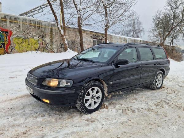 Volvo V70 2003 Viļņa, ar dzinēja tilpumu 2.40 L un nobraukumu 447 tūkst. km par 1800 €, foto 2 vietnē AUTOMOTO.COM.LV