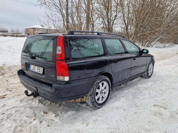 Volvo V70 2003 Viļņa, ar dzinēja tilpumu 2.40 L un nobraukumu 447 tūkst. km par 1800 €, foto 3 vietnē AUTOMOTO.COM.LV