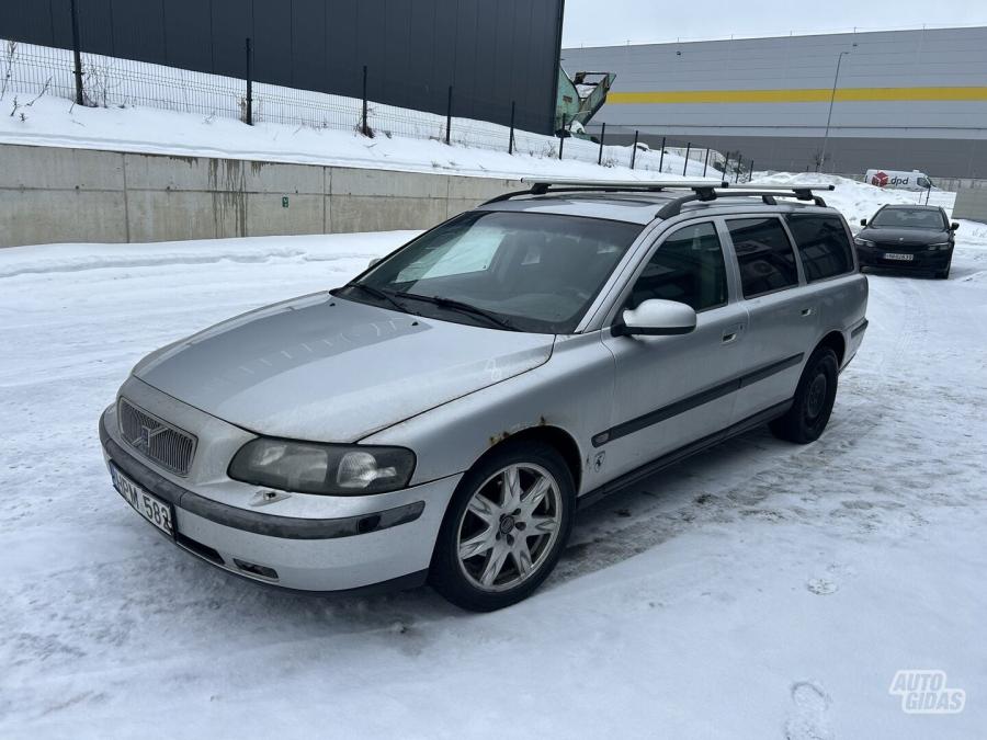 Volvo V70 2003 Viļņa, ar dzinēja tilpumu 2.40 L un nobraukumu 350 tūkst. km par 400 €, foto 1 vietnē AUTOMOTO.COM.LV