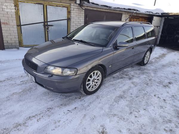Volvo V70 2003 in Vilnius, with an engine capacity of 2.40 L and mileage of 470 thousand km for 1350 €, photo 1 on AUTOMOTO.COM.LV