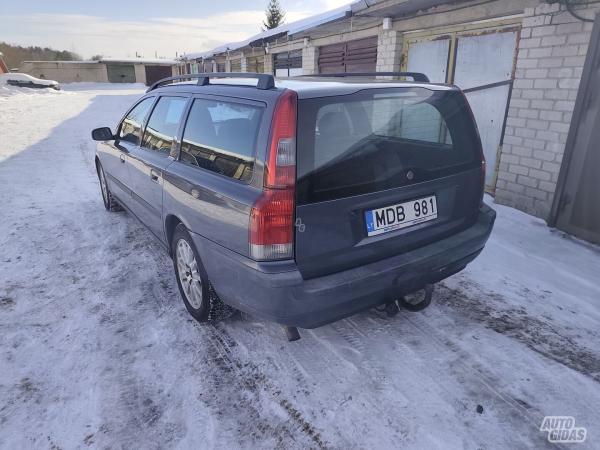Volvo V70 2003 in Vilnius, with an engine capacity of 2.40 L and mileage of 470 thousand km for 1350 €, photo 2 on AUTOMOTO.COM.LV